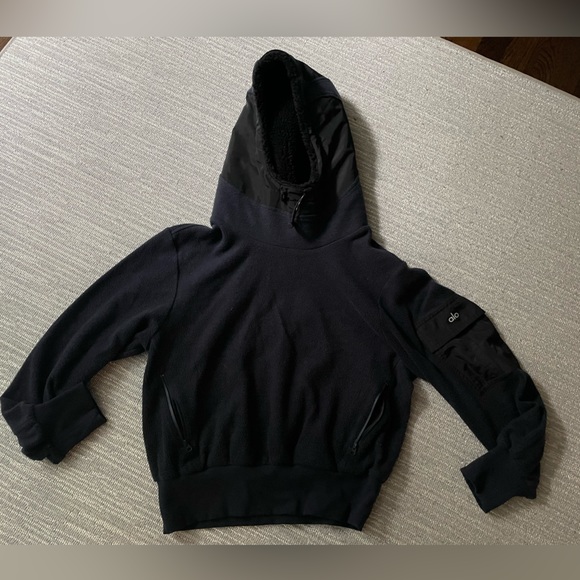 ALO Yoga | Jackets & Coats | Alo Yoga Navy And Black Fleece Size Small ...